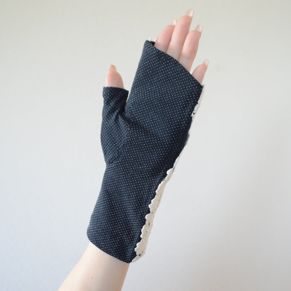 S028 フラワーレース UVアームカバー手袋 ショートサイズ – MONAMI STORE